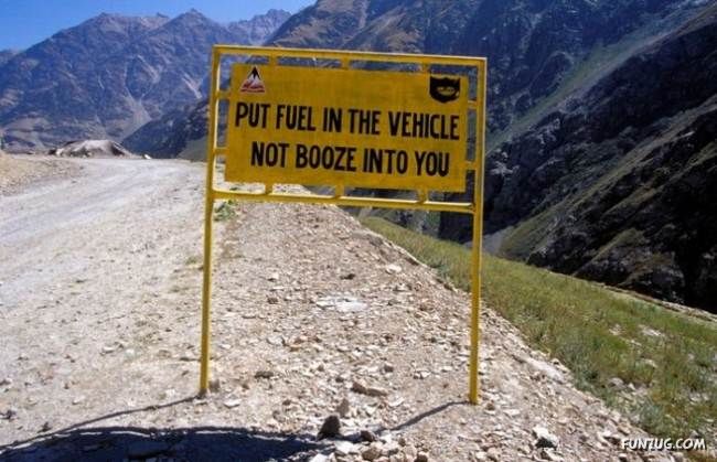 Sri Lankan Man and Woman: Most Unusual Road Signs On Leh Manali Highway