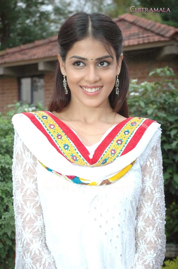 Genelia Stills, Genelia Pictures, Genelia Photos, Genelia Tamil Cinema ...