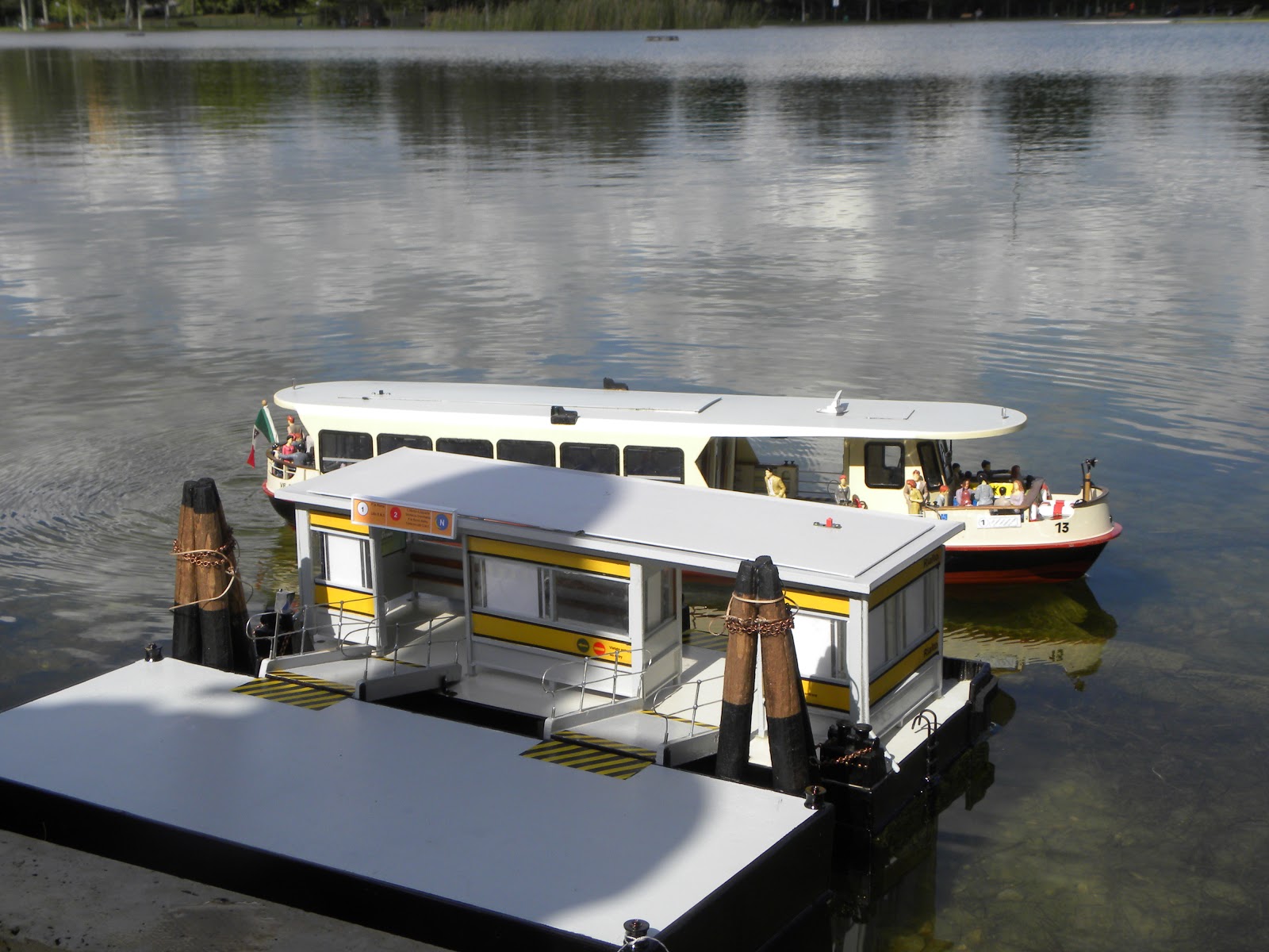 MODELLISMO NAVALE RC MODEL BOATS : Imbarcadero Rialto in acqua
