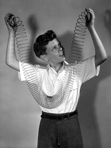 Slinky (Richard T. James, 1943) - El condensador de fluzo
