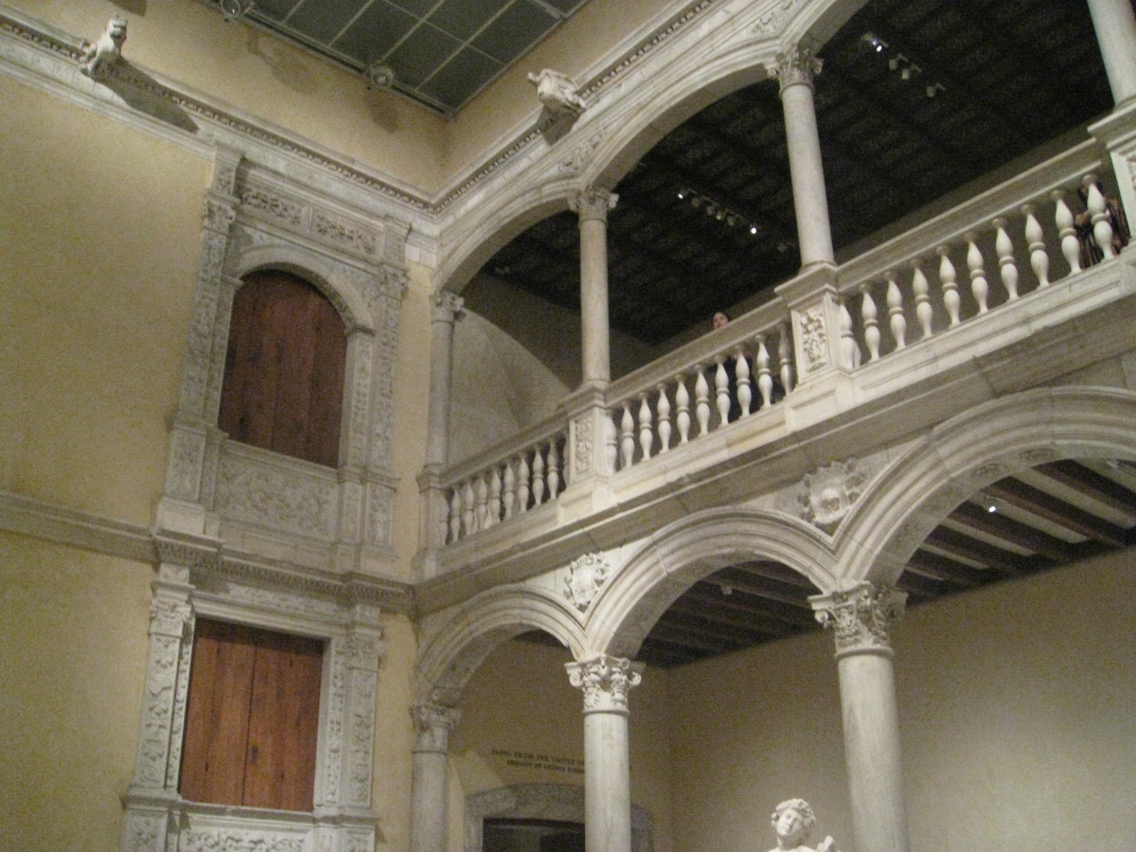 Vélez Rubio: El patio del Castillo de Vélez Blanco en Nueva York