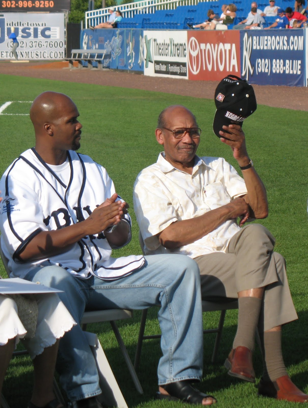 Stanley Glenn, 84, Negro League catcher and president ~ Baseball Happenings