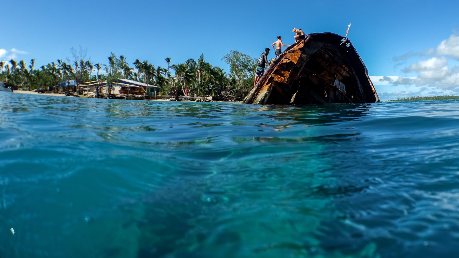 Tonga - The iron humpback whale - Sven's Travel Venues