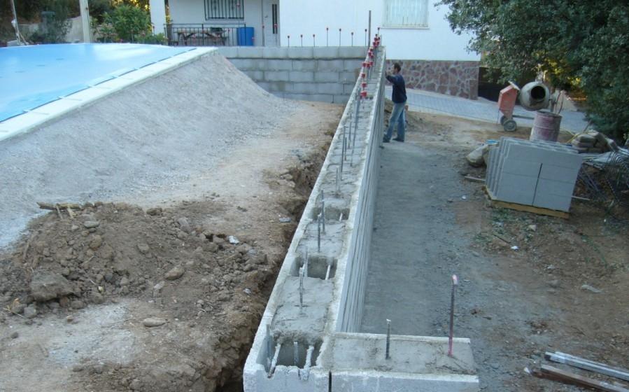 EL MAESTRO DE OBRAS XAVIER VALDERAS: CONSTRUIR PAREDES DE BLOQUES