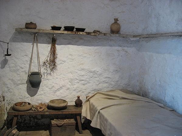 The Lost Fort: Room Sharing, Roman Style