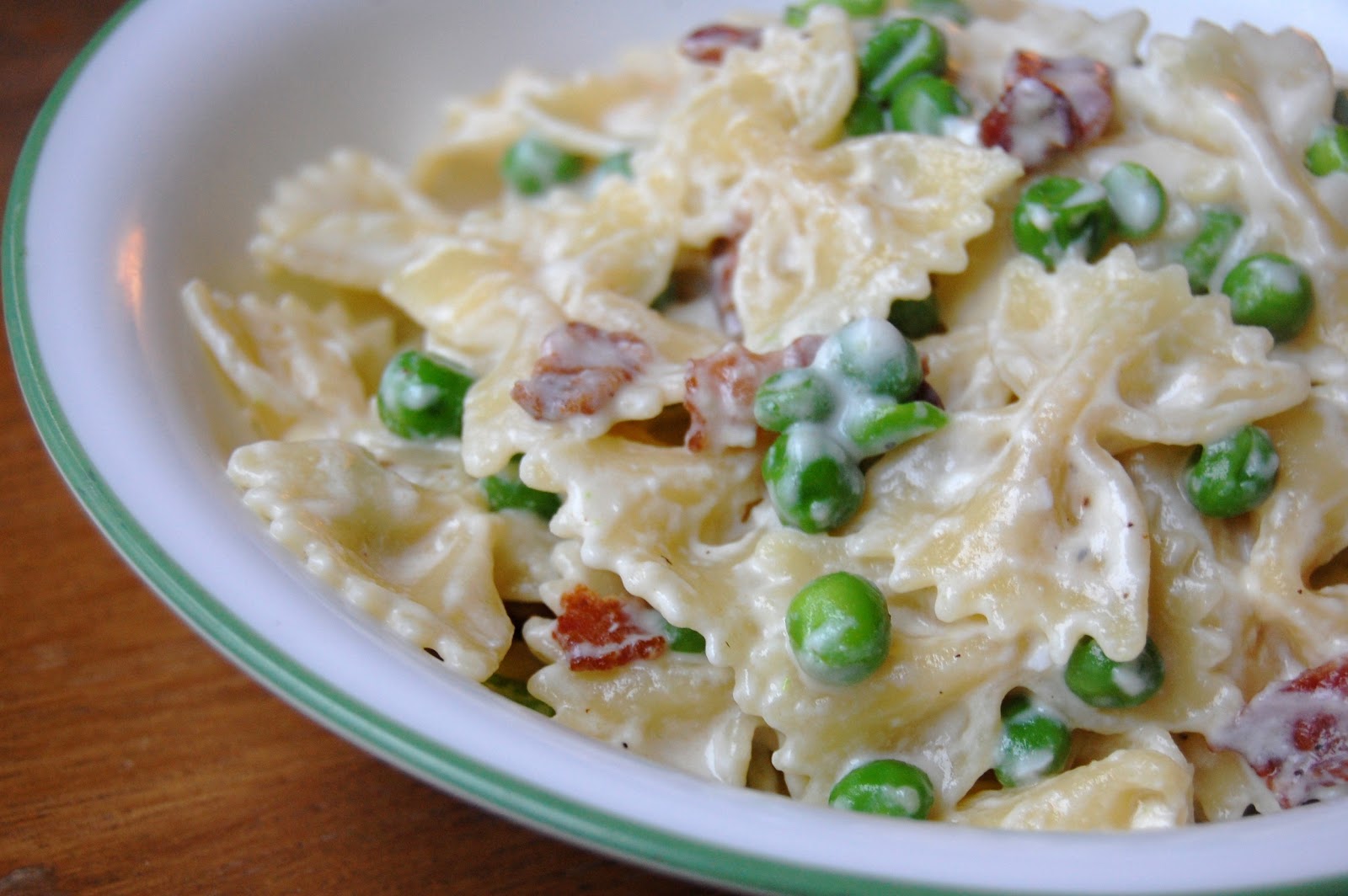 Cassie Craves: Farfalle Carbonara with Peas