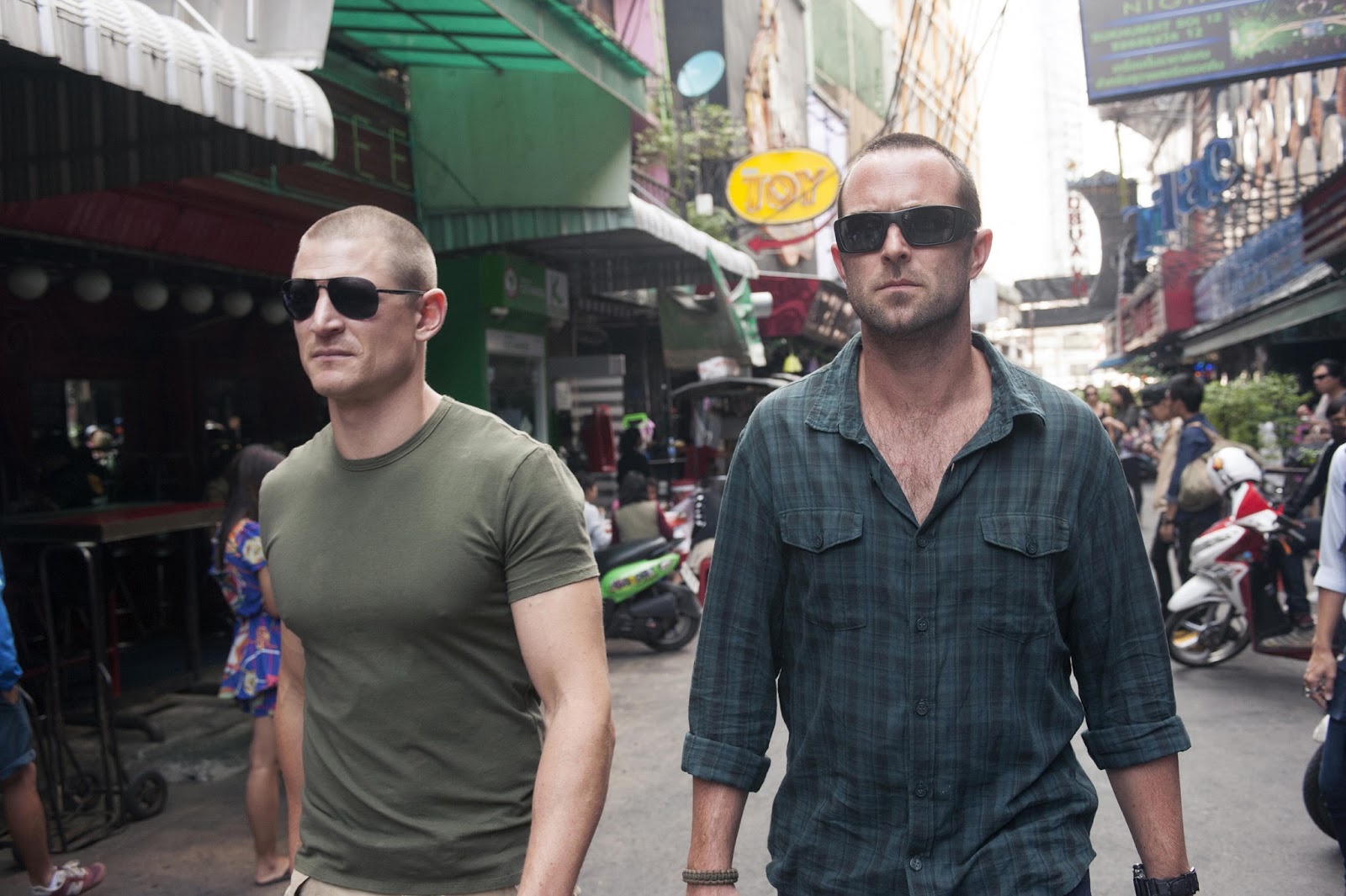 Sullivan Stapleton Strike Back