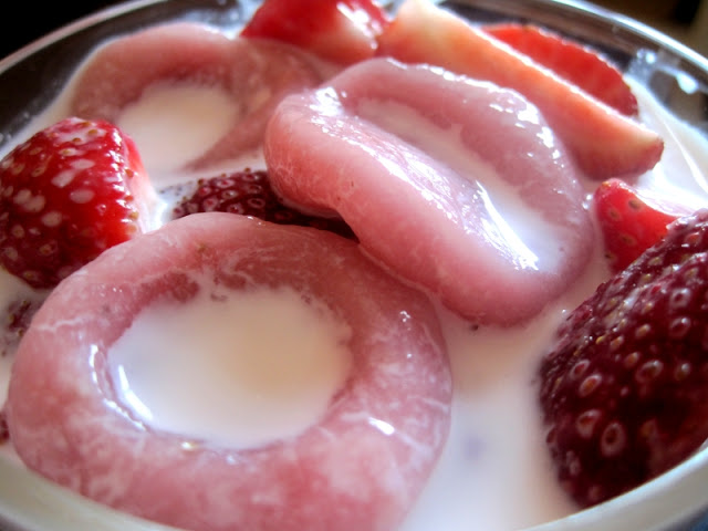 Club Cooking Cookies: Ichigo shiratama miruku sosu (o dango con fresas ...