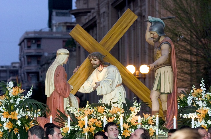 DALLA VIA CRUCIS ALLA PROCESSIONE DELLE BARETTE. TUTTI GLI EVENTI DELLA ...