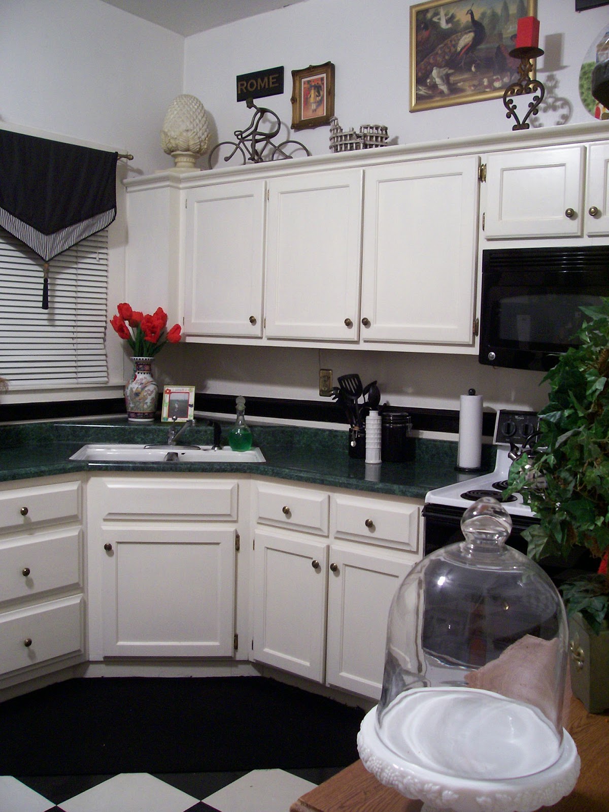 Eye For Design: Bistro Kitchen In A Circa 1900 Home.....Colorful And Fun