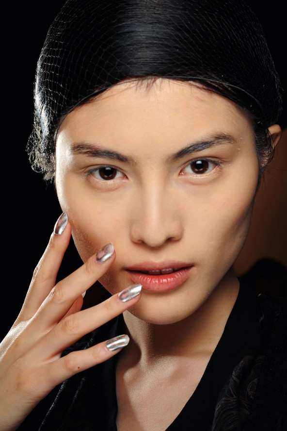 NailArt 101: Wonderful Silver Nails Designs