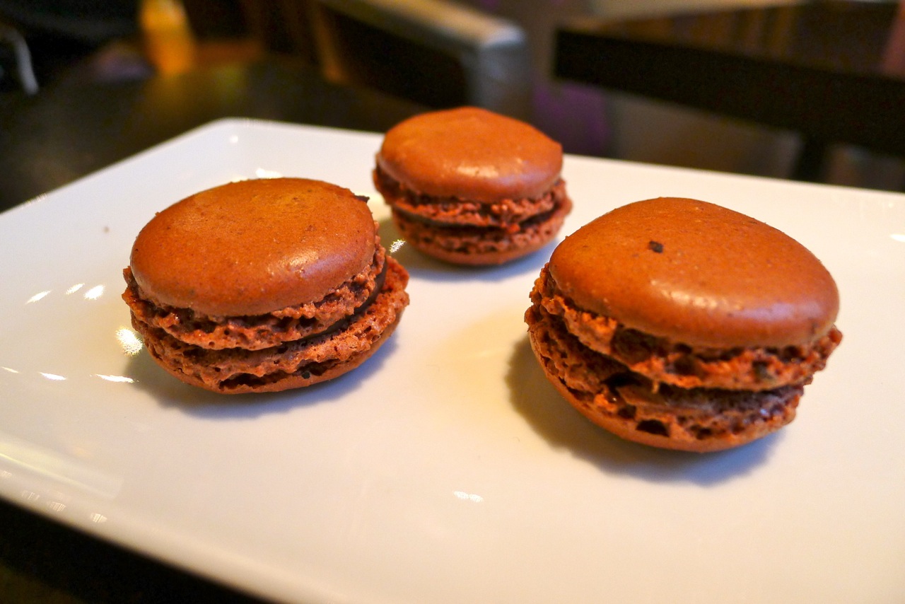 HUNGRY HOSS: A Beginner’s Guide To The Best Macarons in Paris