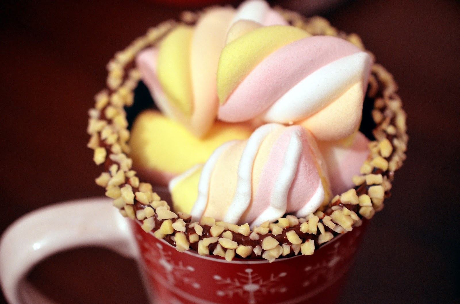 Lapte cald cu cacao si bezele – Alexandra’s kitchen