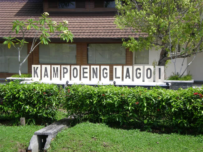 Backpacker Indonesia: The beauty of the beach Lagoi in Bintan District