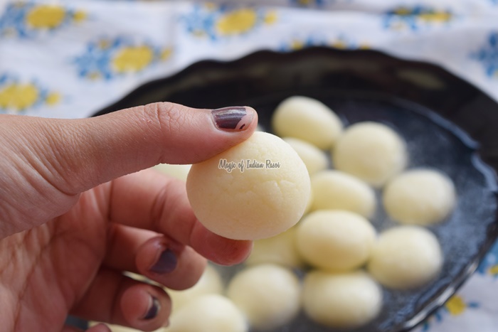 How to Make Perfect Rasgulla | Bengali Soft Rasgulla Sweet Recipe ...