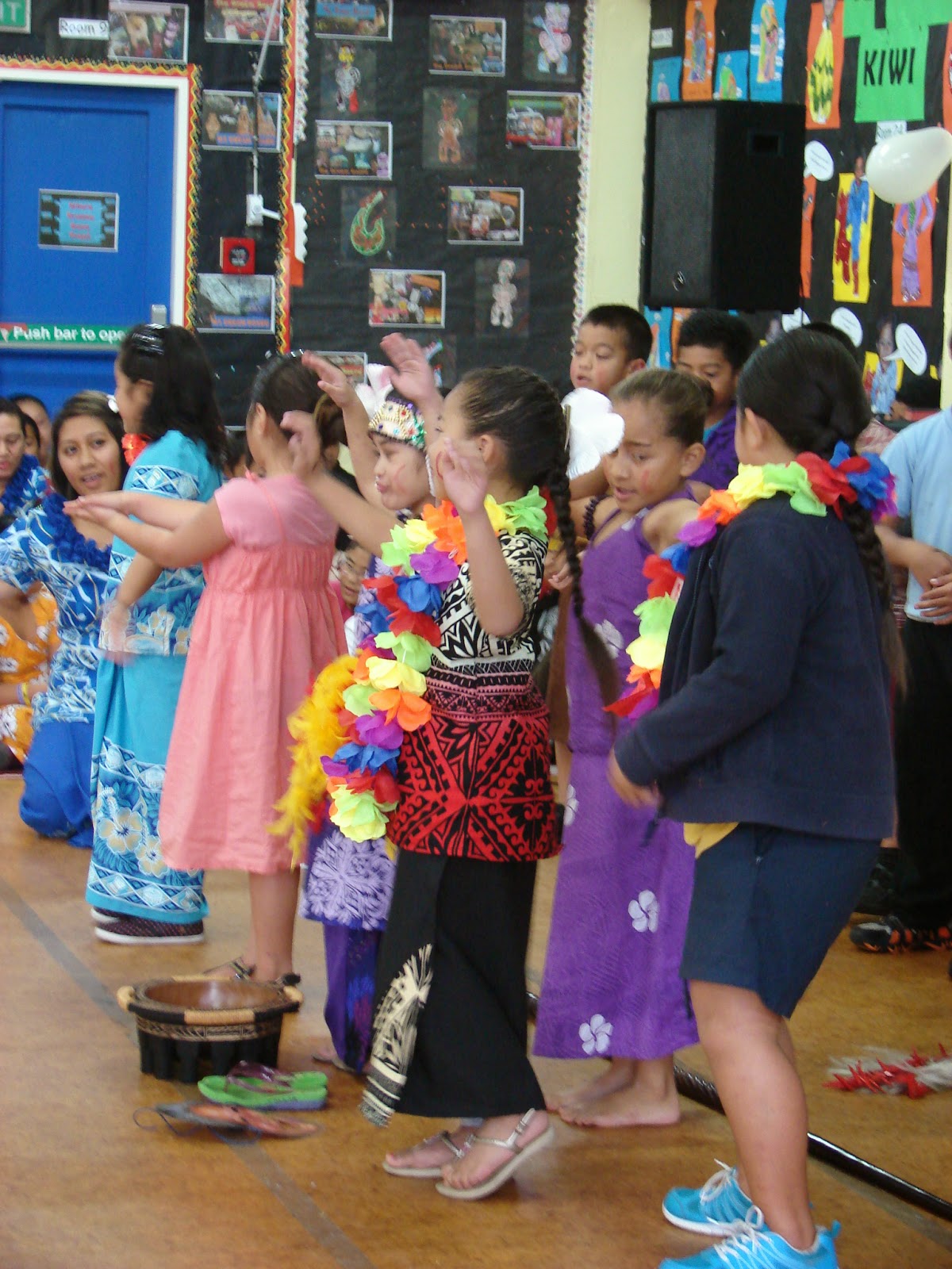 Teine ma Tama Samoa: Tutoatasi o Samoa