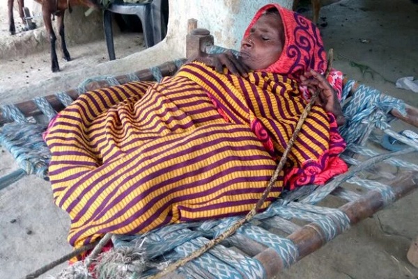 Derita Seorang Tubuh Nenek Mengecut Sejak 25 Tahun Lalu ( 3 Gambar ...