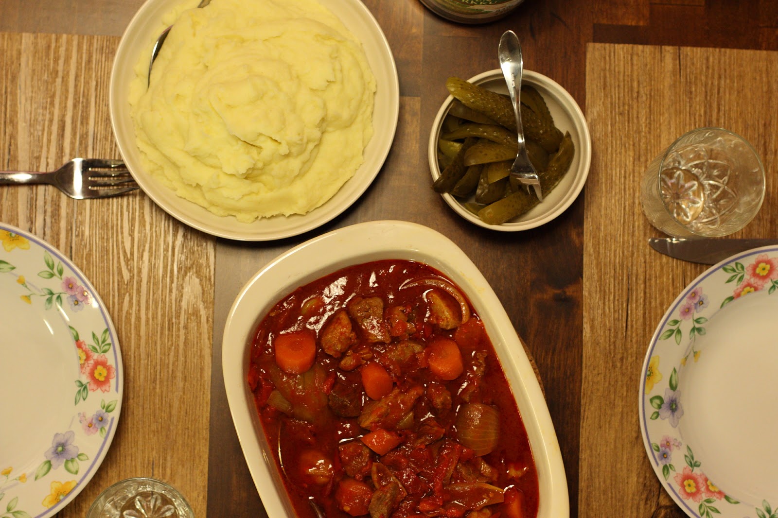 Venäläisen keittiön herkkuja: Paprikainen lihapata gulassi