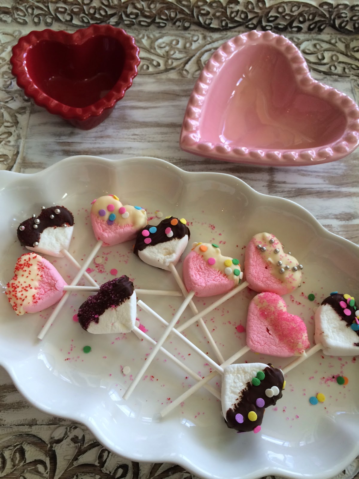 every little penny: Valentine's Day: Chocolate Dipped Marshmallow Pops