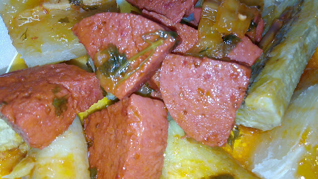 Cocina casera República Dominicana: Salami guisado con víveres