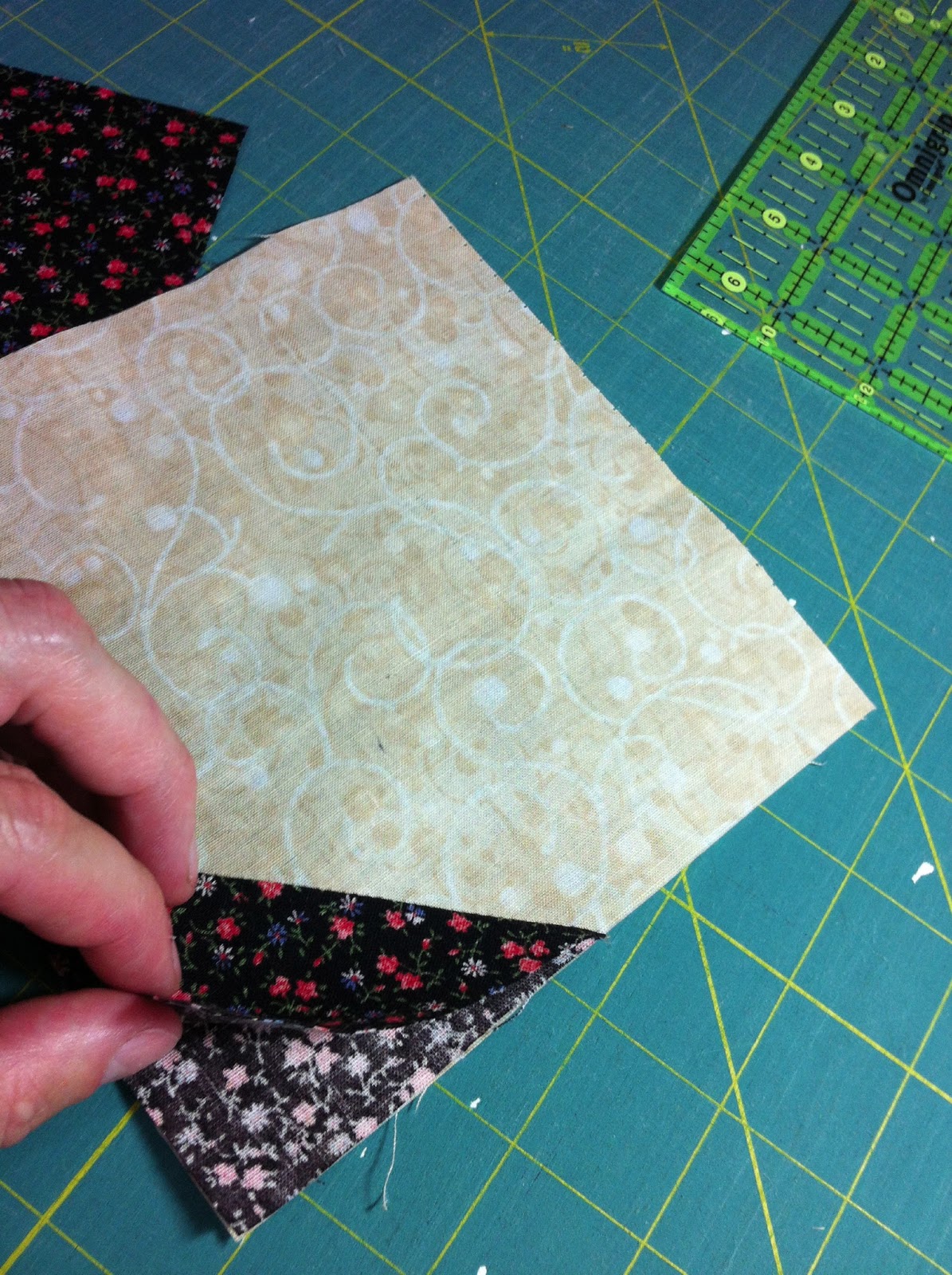 Easy Bow Tie Quilt Block Tutorial Easy Bow Tie Quilt Block Tutorial