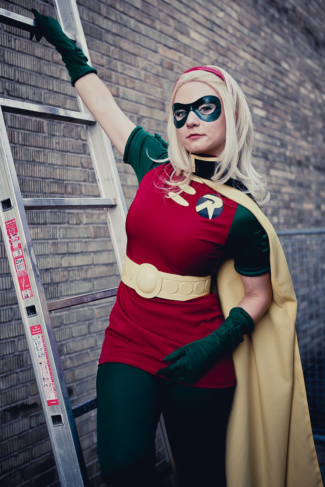 Geek Group Network: [Cosplay] Lady Robin (Stephanie Brown)
