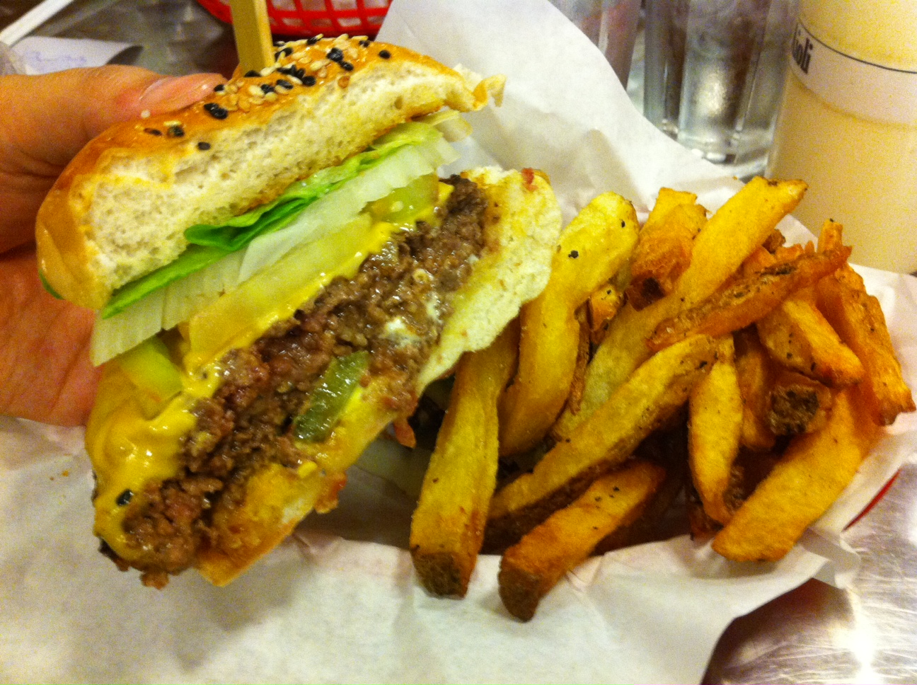 Two Ladies and a Spoon: The Awesomest Best Burger in the Philippines