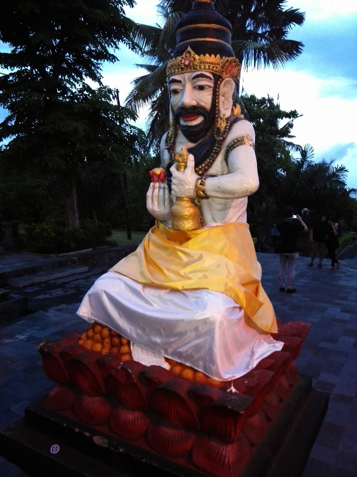 flowering....happens only when you travel: Bali Pt 5 - Exotic Statues ...