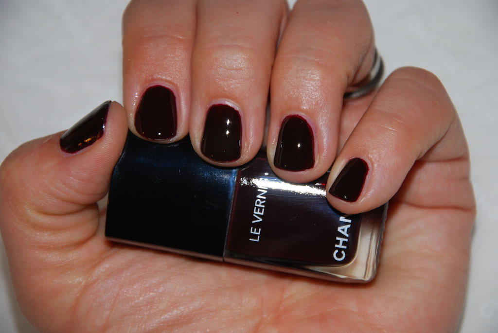 Schöne Nagellacke: Chanel Rouge Noir 18 (Le Vernis Longue Tenue)