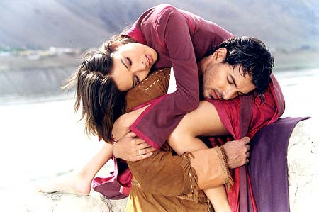 John Abraham Blog: Indian Hot Actress John Abraham And Udita In Paap Movie Hot Romance Picture