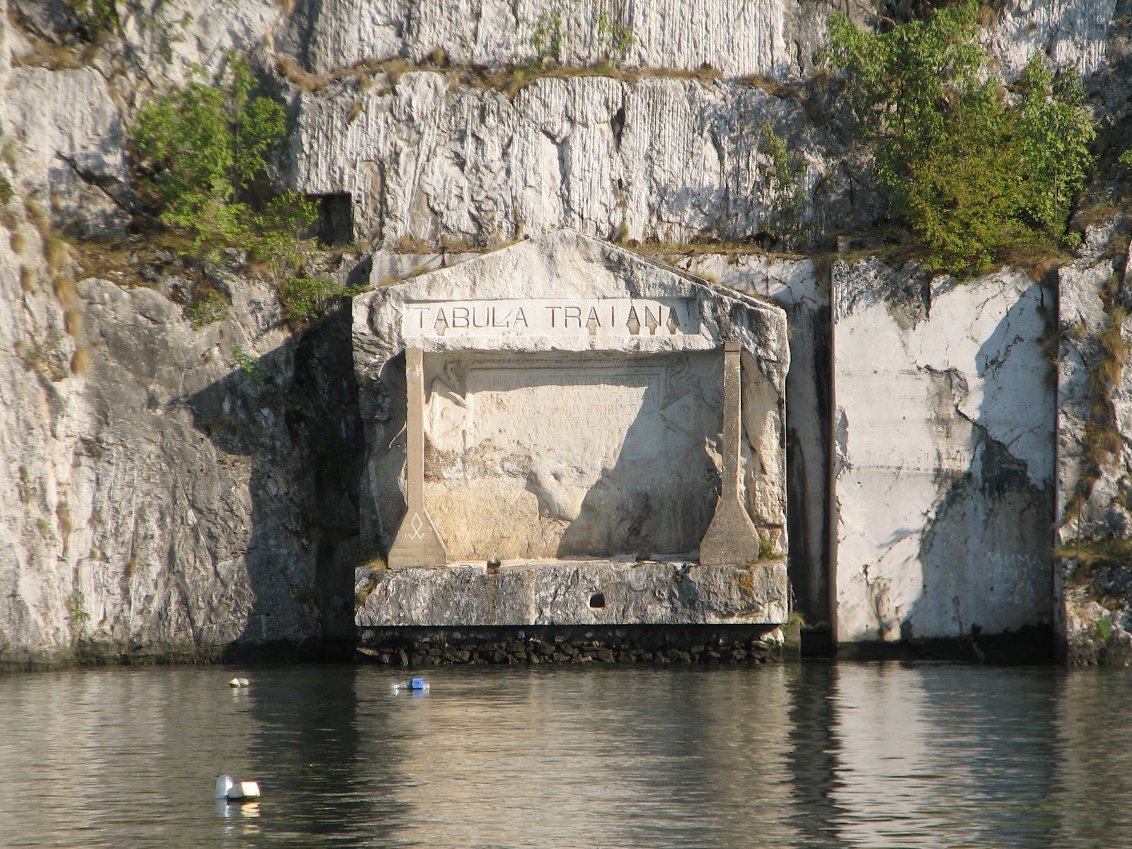 DUNAREA la DROBETA: DUNAREA la CAZANE