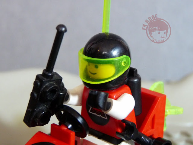 en-broc: Lego 6811 : Pulsar charger, M-Tron, 1990