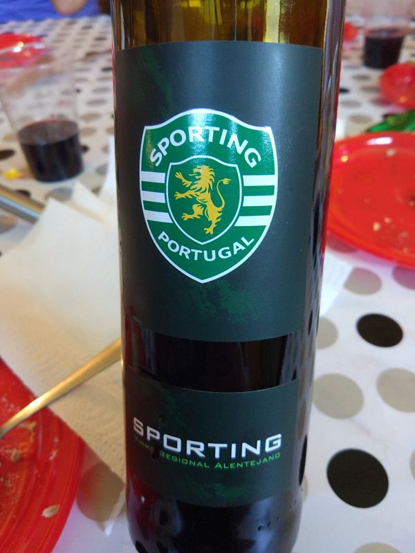Un vino muy curioso encontrado en el país vecino, Portugal. Sporting ...