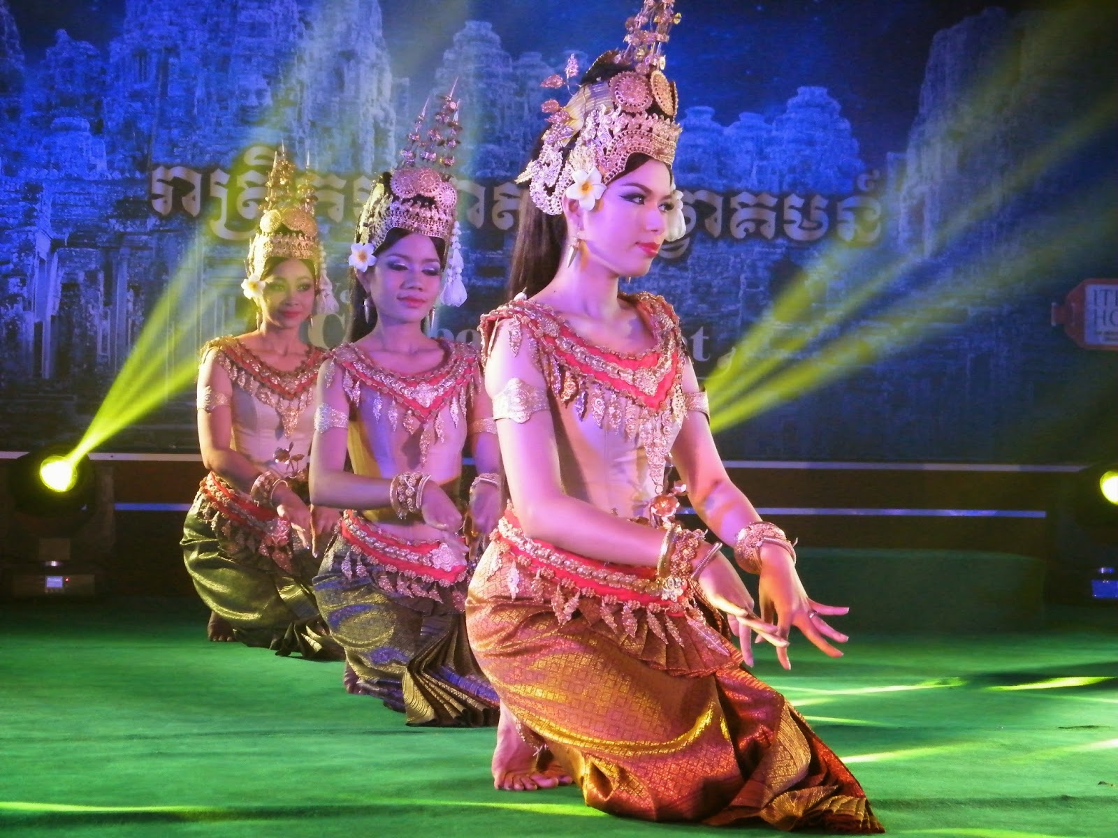 The Holiday and Travel Magazine: Cambodia - Kingdom of Wonder