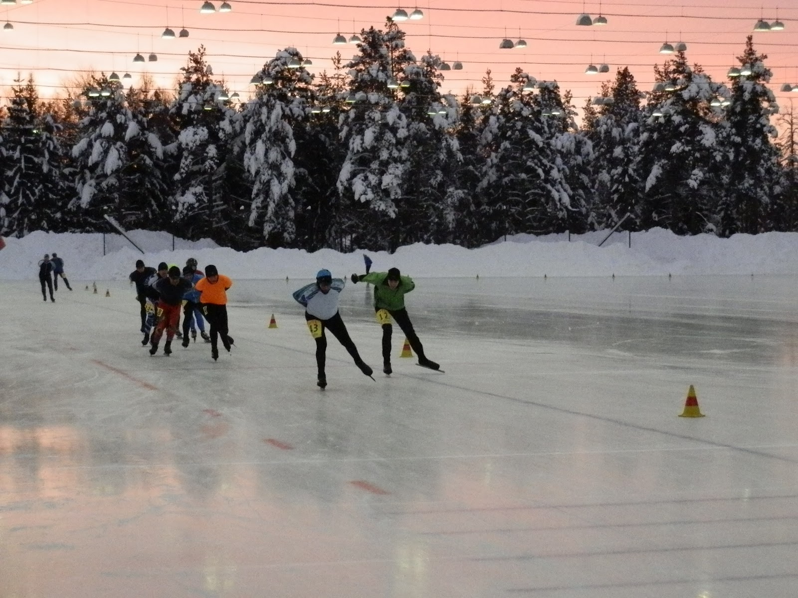 SKSHS Urheilee ja leireilee: Kierroksen Luistelu