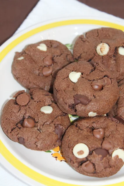Savory Moments: Triple chocolate chip chocolate cookies