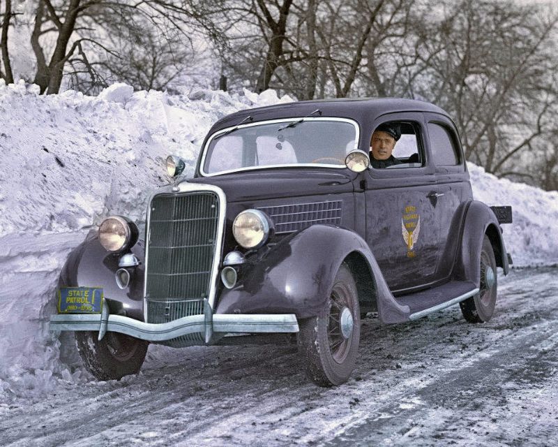 18 Incredible Colorized Photos of American Police Cars From Between the ...