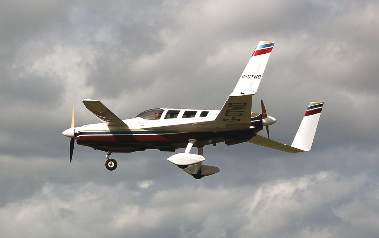 nhungdoicanh: Rutan 40/74 Defiant