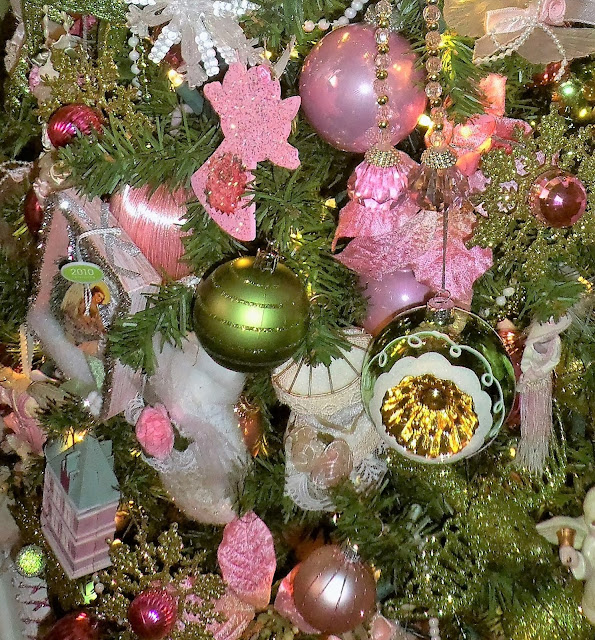 A DEBBIE-DABBLE CHRISTMAS: Craft Room Tree, Christmas Home Tour 2016