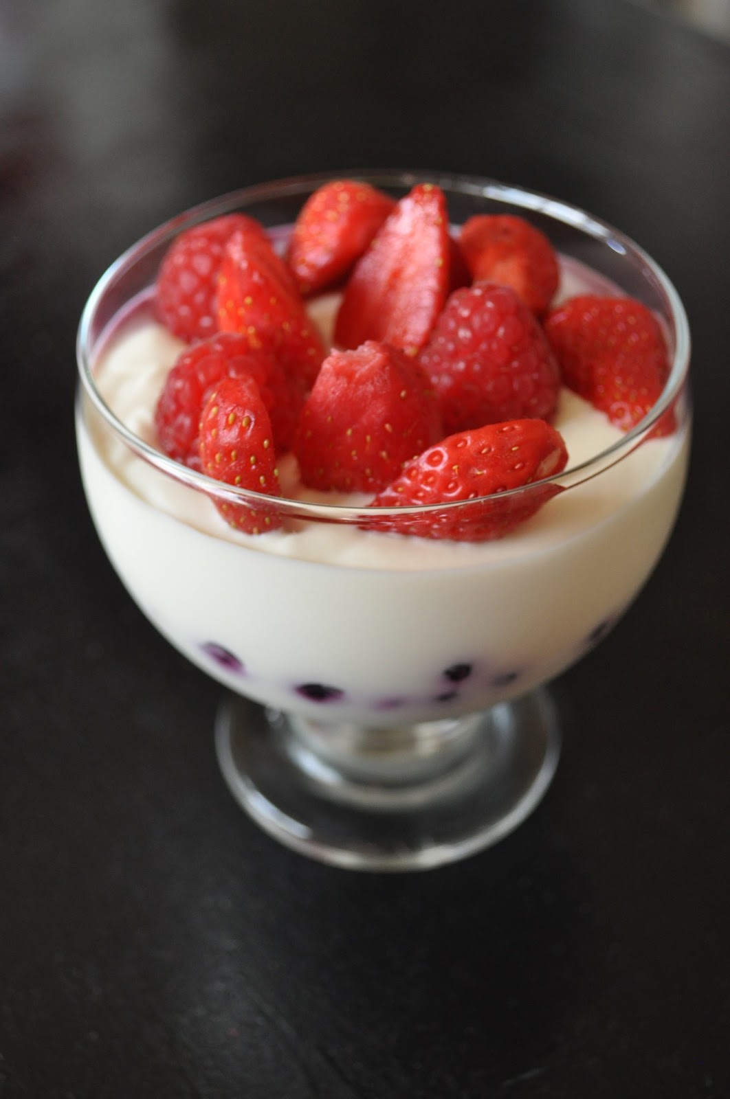 Petit dessert léger aux fruits rouges.