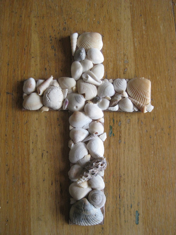 Thy Word: Seashell Cross