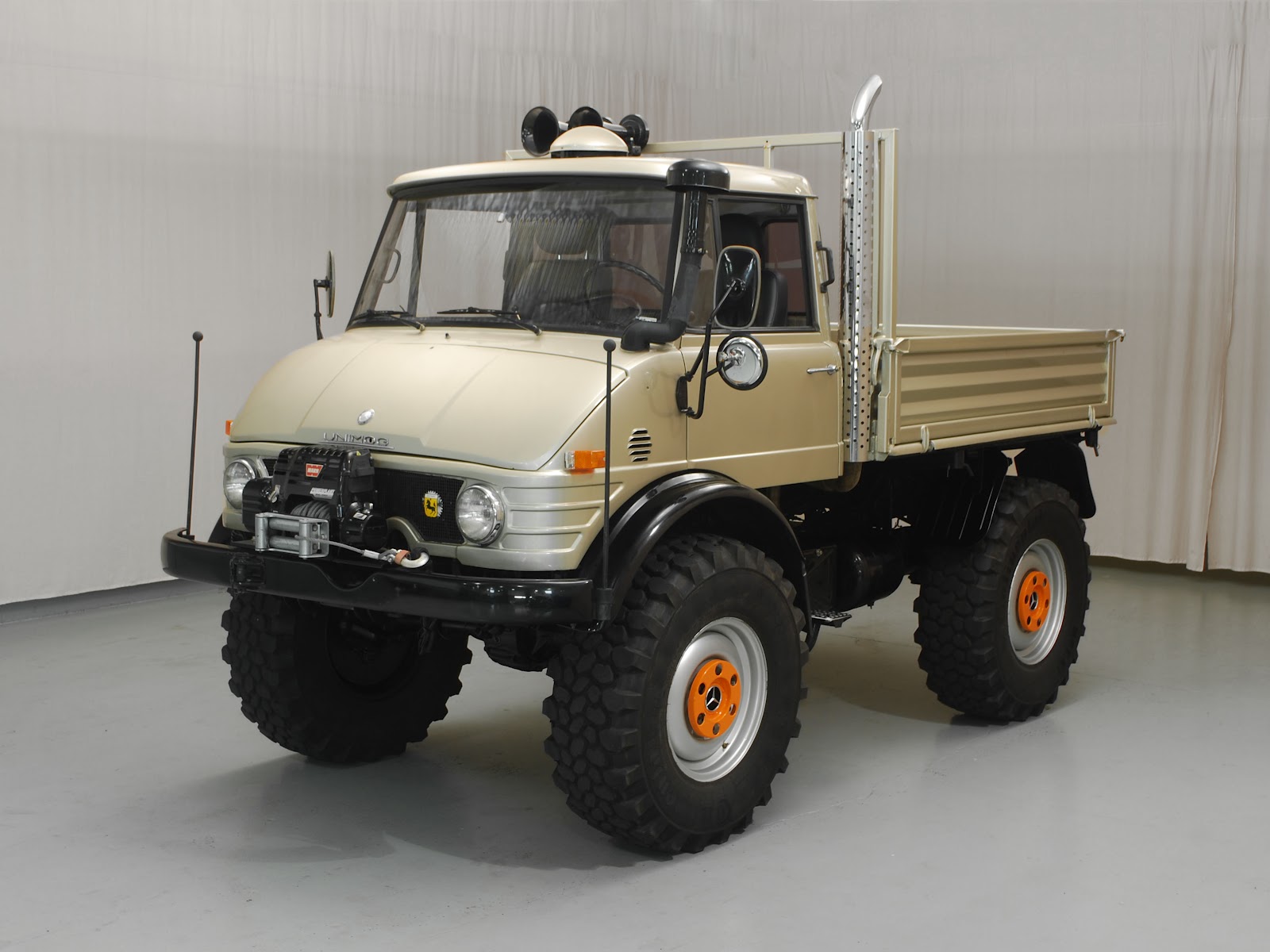 1974 Unimog | PrimierAuto