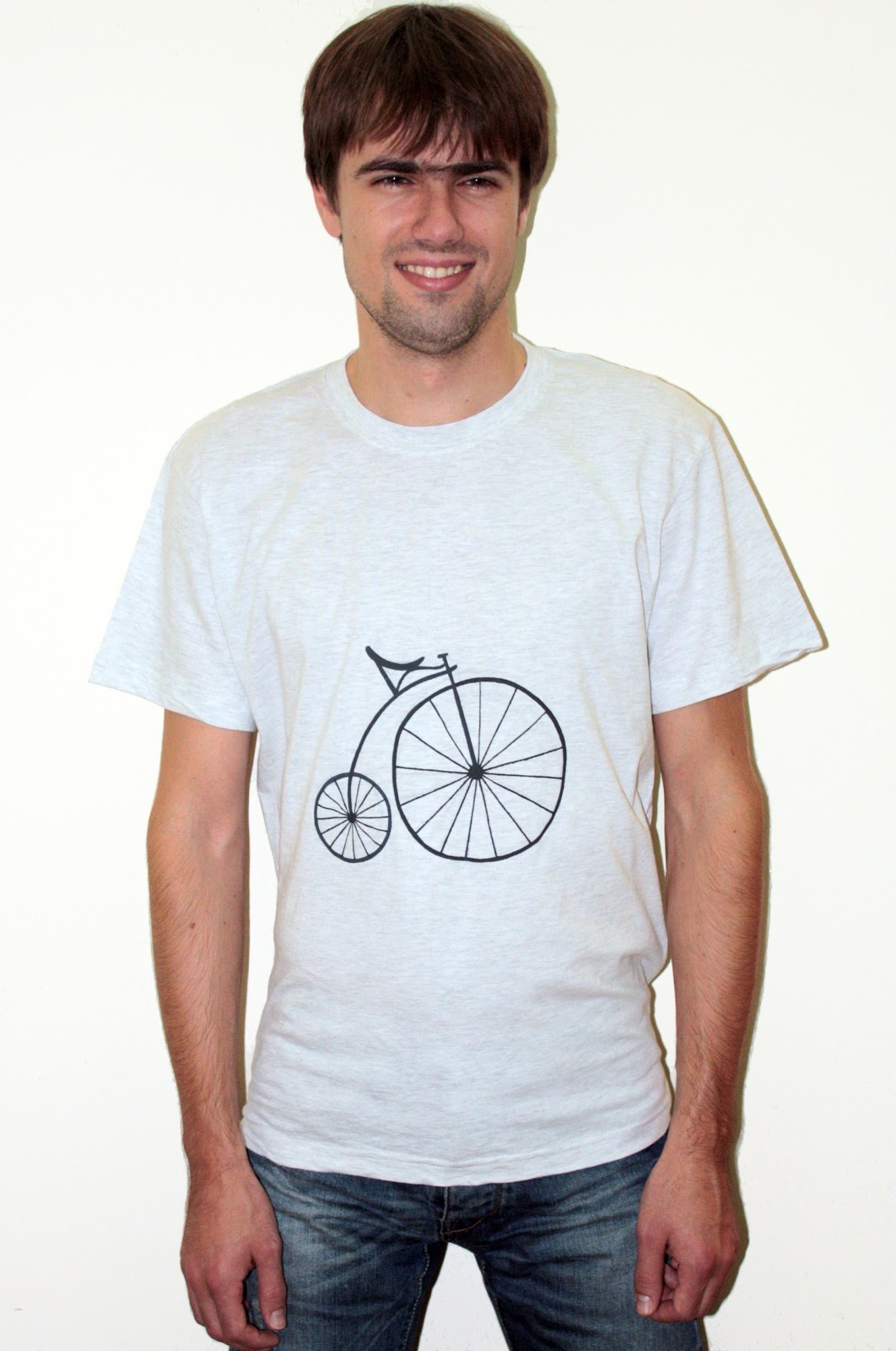 Tricouri personalizate pictate manual