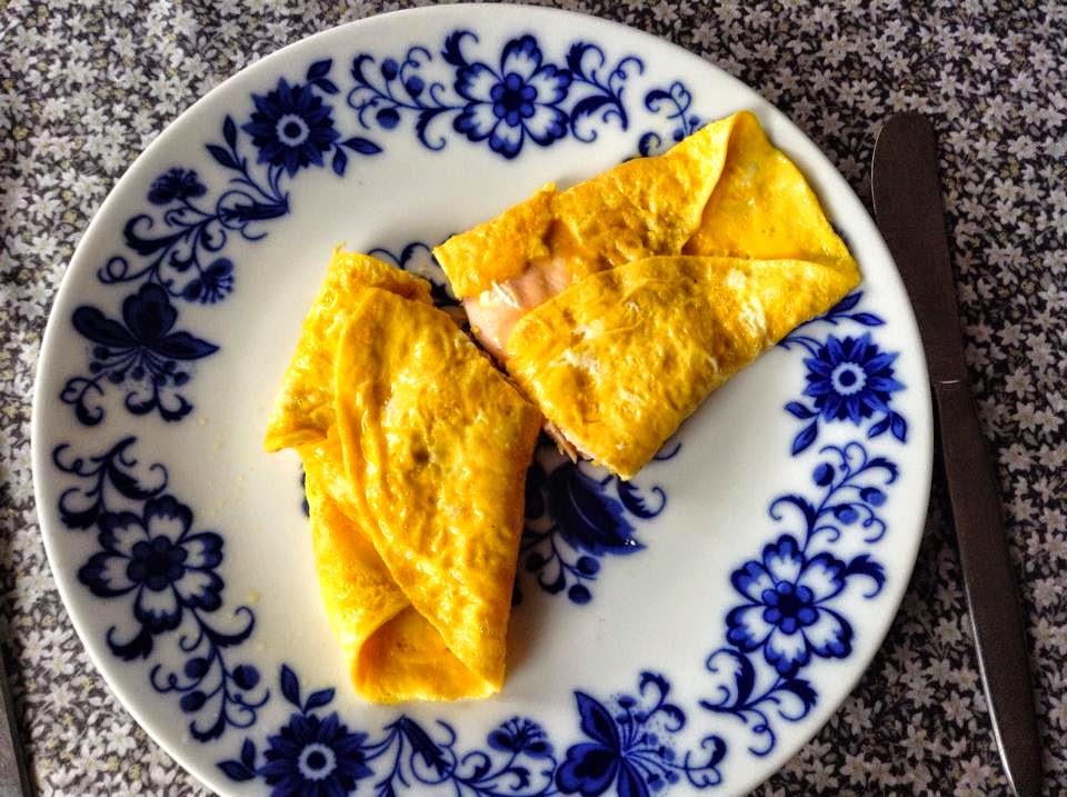 NAŠE KUCHYNĚ: Bílkovinná snídaně. Vajíčka, šunka a tvarohové žervé. Bez ...