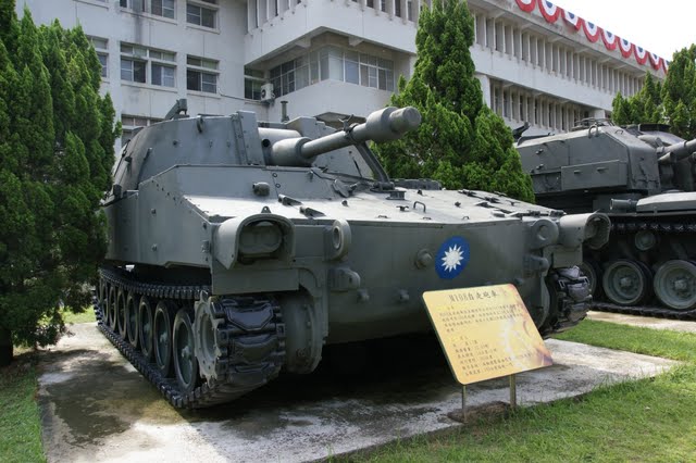 Blair's 軍事,警察及消防攝影: M108 howitzer 自走砲