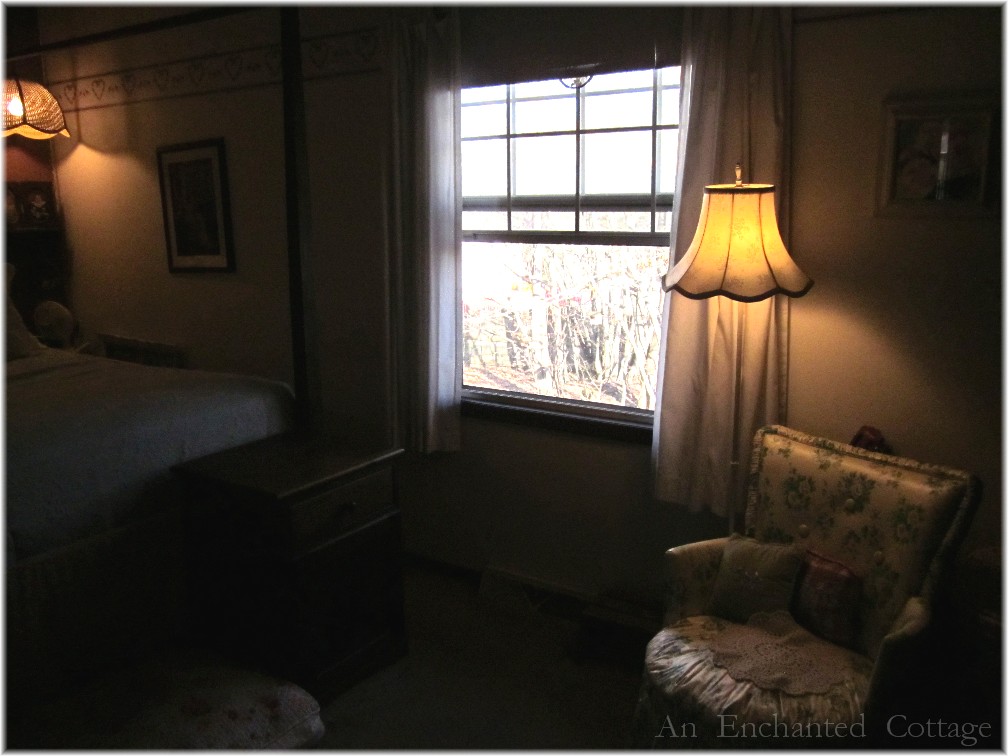 An Enchanted Cottage: Torn between two styles...