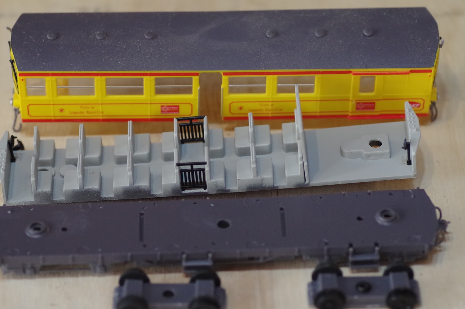 LE PETIT TRAIN DE MICHELE: LE TRAIN JAUNE ATLAS -1) LA CAISSE.