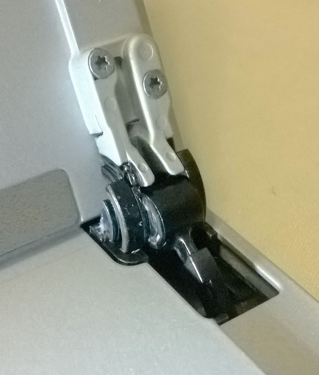 ULTRA MOBILE PC TIPS: Surface Pro 3: The hinge