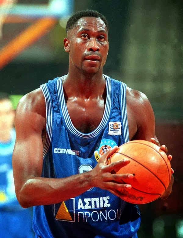 Historias sobre el baloncesto griego.: El periplo griego de Walter Berry.