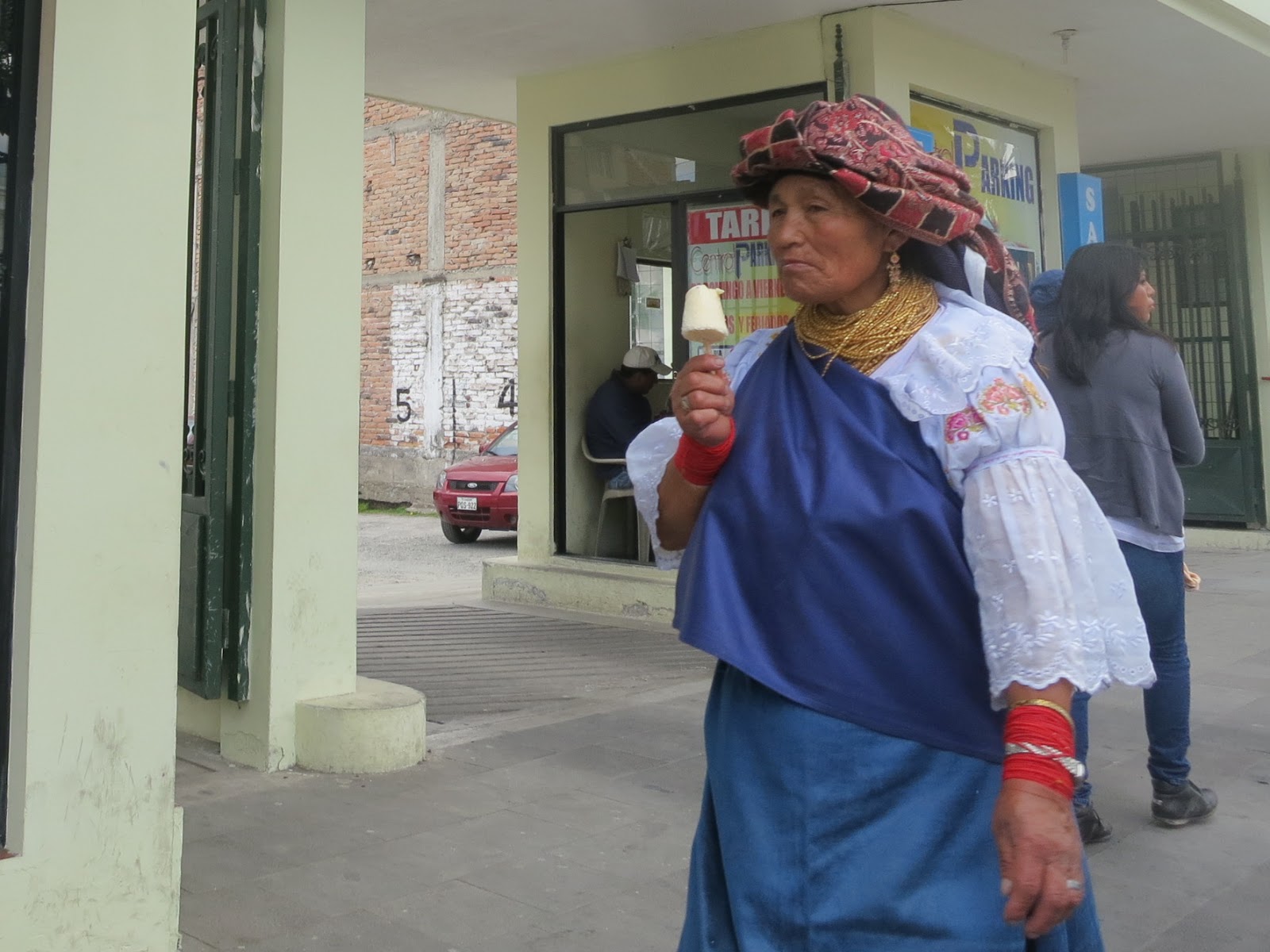 Y Algo Más..: Otavalo - Where Ruminawi Meets Bolivar
